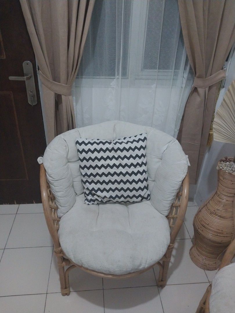 Kursi Rotan 1 sheet 2 sheet dan 1 meja, Perabotan Rumah di Carousell