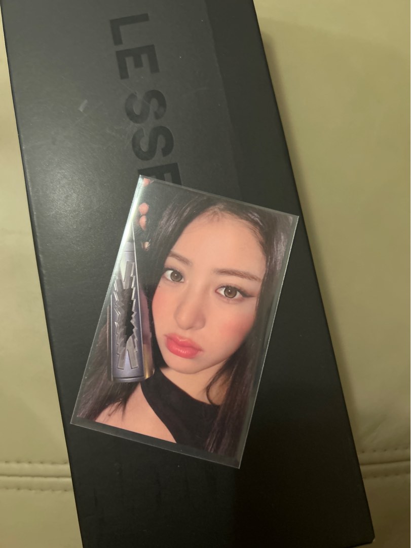 lesserafim 應援棒 應援棒 手燈 sakura chaewon Yujin, 興趣及遊戲, 收藏品及紀念品, 韓流 - Carousell