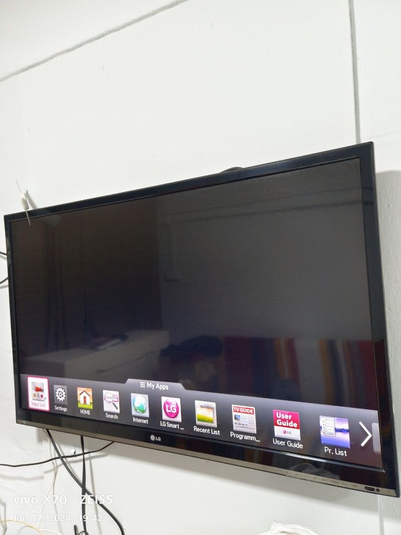 LG 42LS5700 Smart LED 42 inch TV, TV & Home Appliances, TV ...