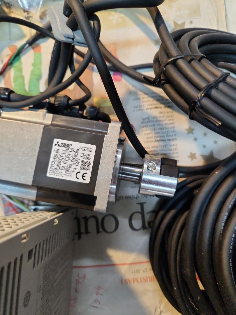 NEW SMC MITSUBISHI SERVO AND DRIVER LECSA2-S3 HF-KN23B 200W 10 UNITS ...