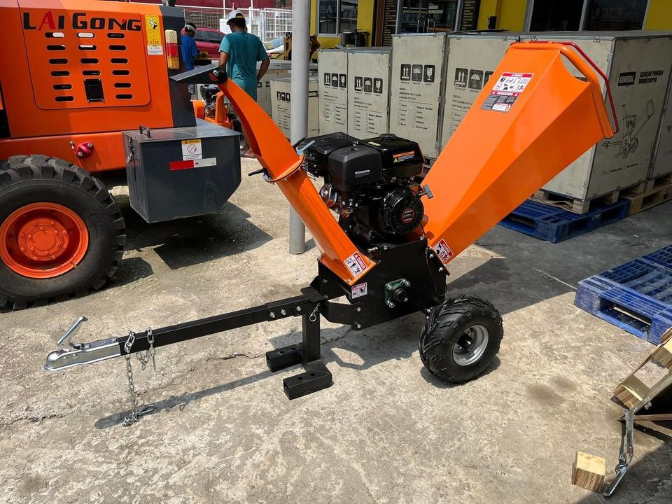 portable wood chipper 420cc 15 HP, Commercial & Industrial ...