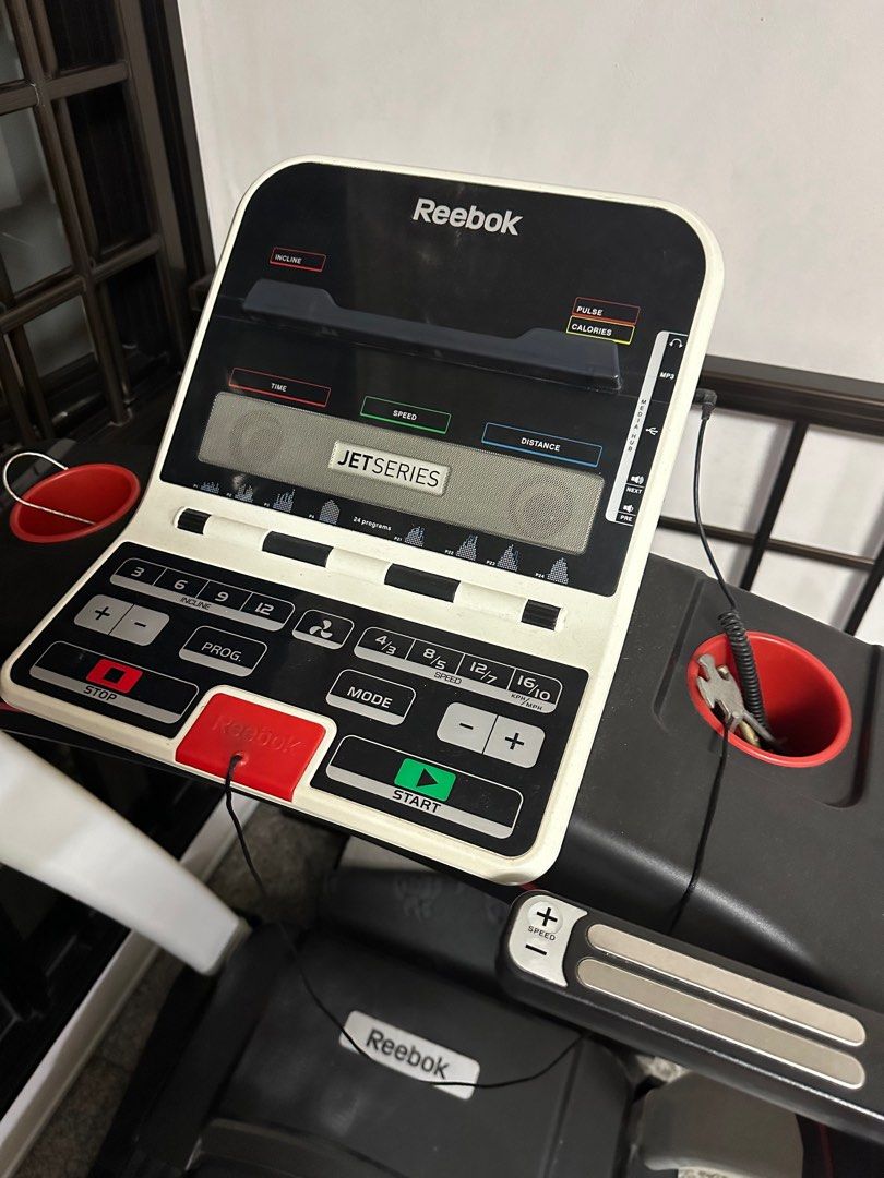 Reebok Jet Series Jet 100 Treadmill, Sports Equipment, Exercise ...