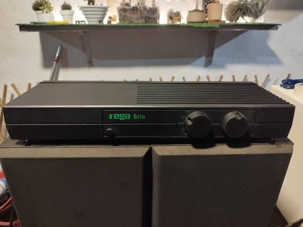 Rega Brio Integrated Amplifier (Cast-aluminum Original Clamshell), Audio, Soundbars, Speakers ...