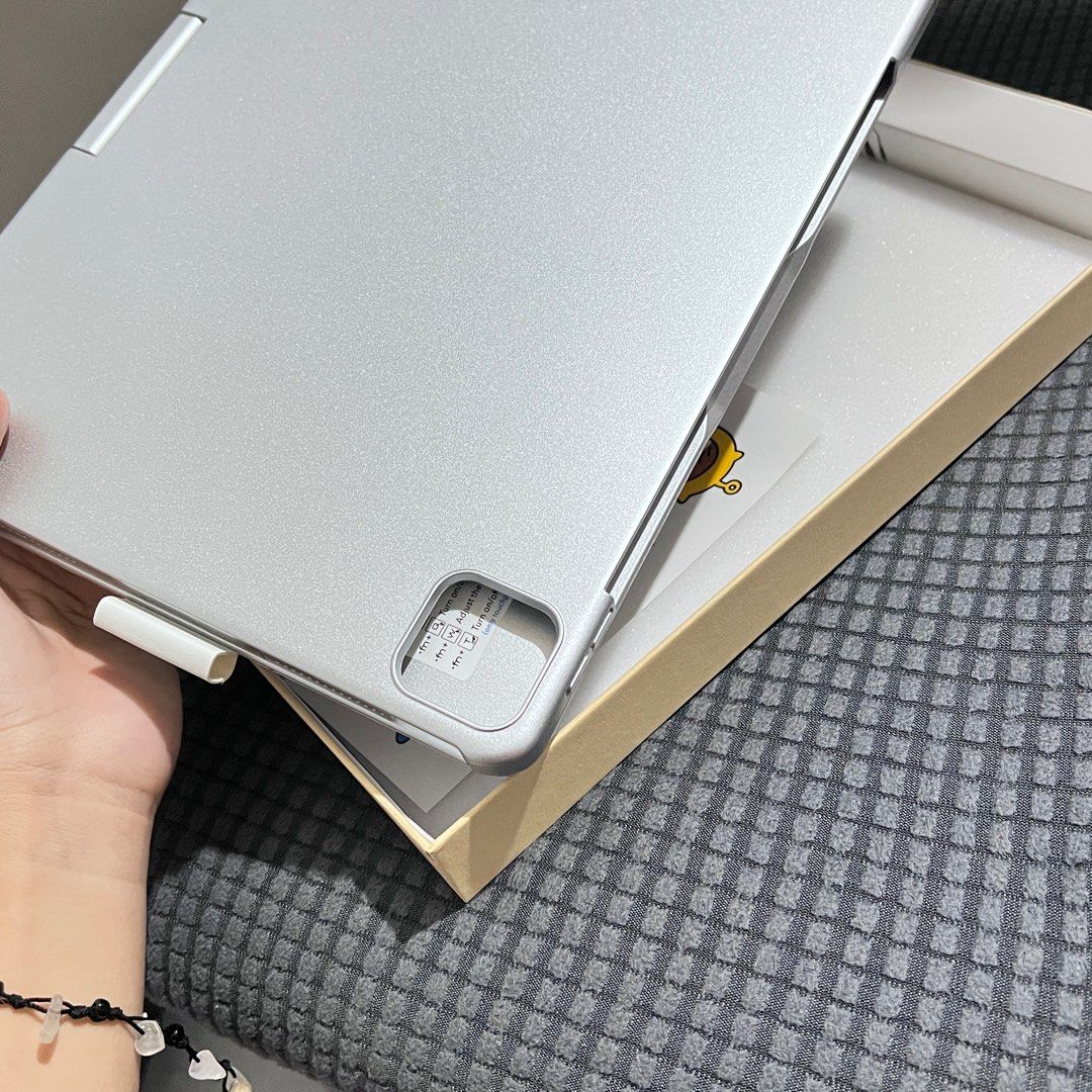 magic keyboard w/ touchpad for iPad air 4/5, Mobile Phones & Gadgets ...
