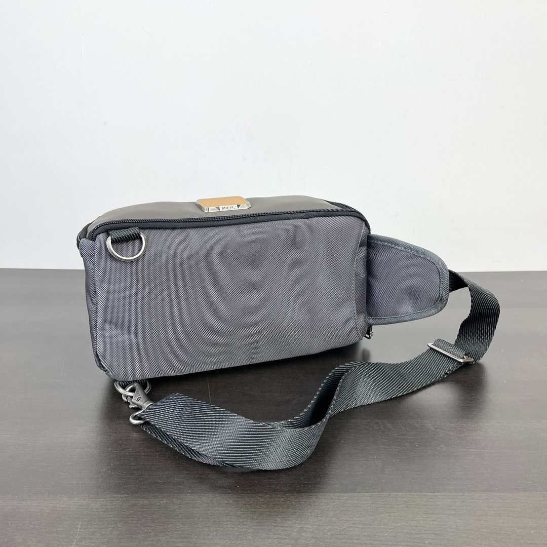 TUMI Platoon Sling (NEW COLOUR), Luxury, Bags & Wallets on Carousell