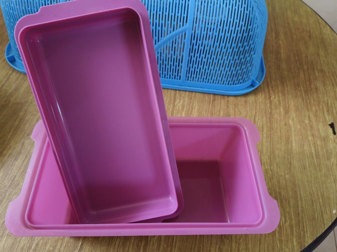 Tupperware Bread storage, Furniture & Home Living, Kitchenware ...