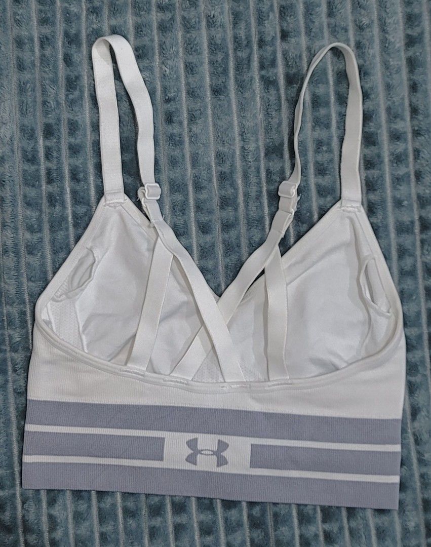 Under Armour Sports Bra, Women's Fashion, Activewear on Carousell