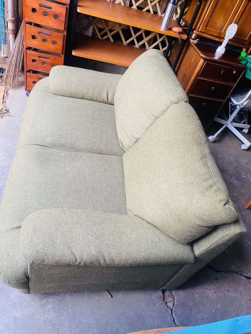 2 SEATERS SOFA BULKY FOAM HEAVY WOOD FRAME IN GOOD CONDITION SIZE 54L x ...