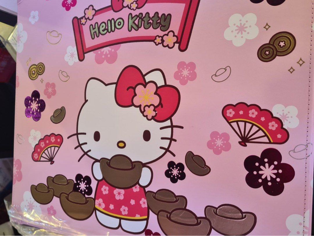 Authentic Sanrio Mahjong Set Hello Kitty Gold colour, Hobbies & Toys ...