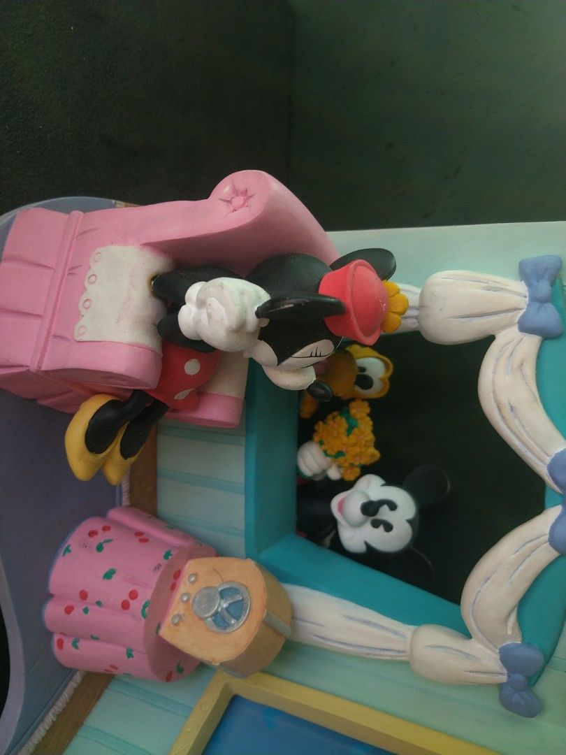 Disney resin 3R frame, 3D figures, 傢俬＆家居, 家居裝飾, 相架畫作 - Carousell
