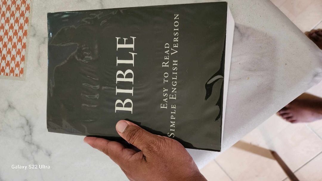 Easy-to-Read Version of the Holy Bible, Hobbies & Toys, Books ...