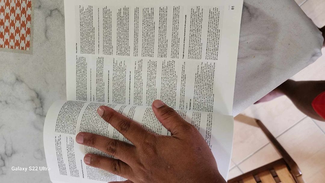 Easy-to-Read Version of the Holy Bible, Hobbies & Toys, Books ...