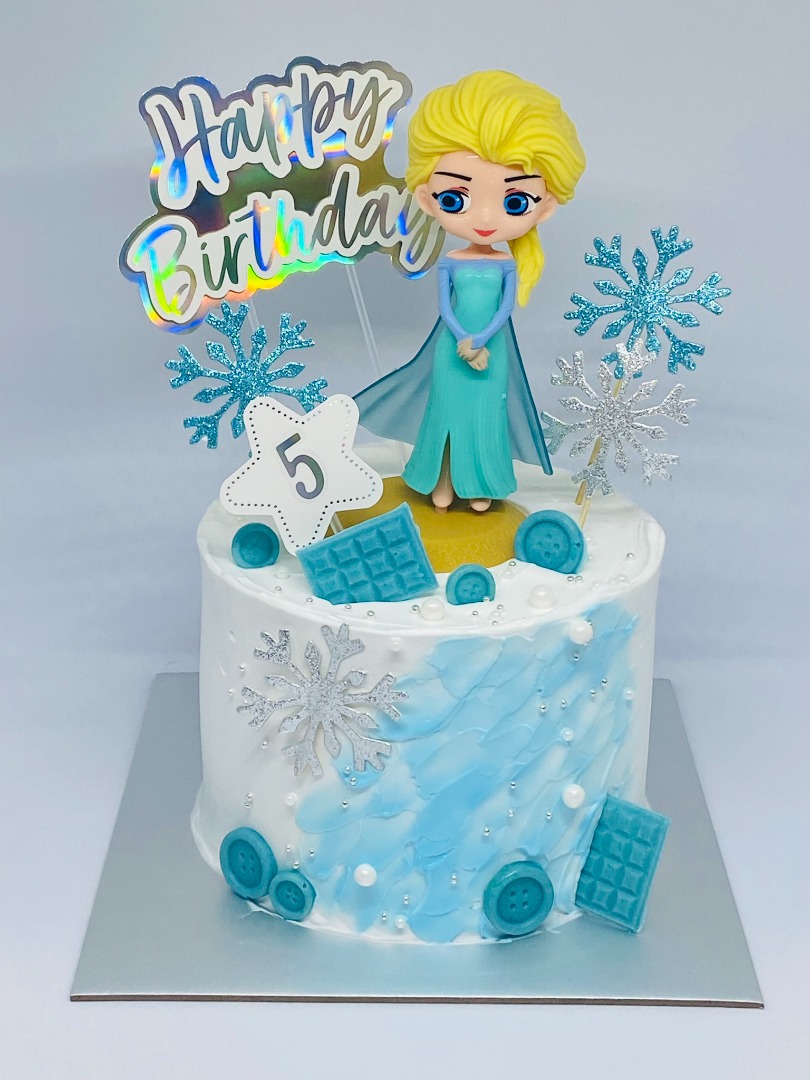 Frozen Elsa theme cake 1kg, Food & Drinks, Homemade Bakes on Carousell
