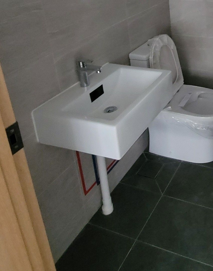 JohnsonSuisse HDB sink and tap, Furniture & Home Living, Bathroom ...