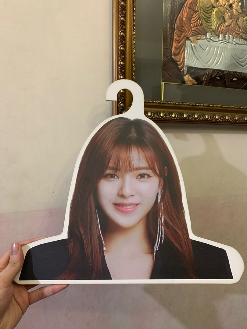 Jeongyon Hanger, IU Giselle Karina photocards, Hobbies & Toys, Memorabilia & Collectibles, K ...