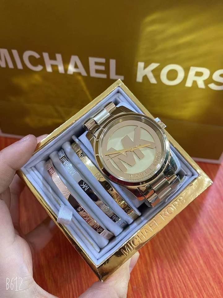 MK LOGO RUNWAY DIAL SET W BANGLES AUTHENTIC WATCH, Women's Fashion ...