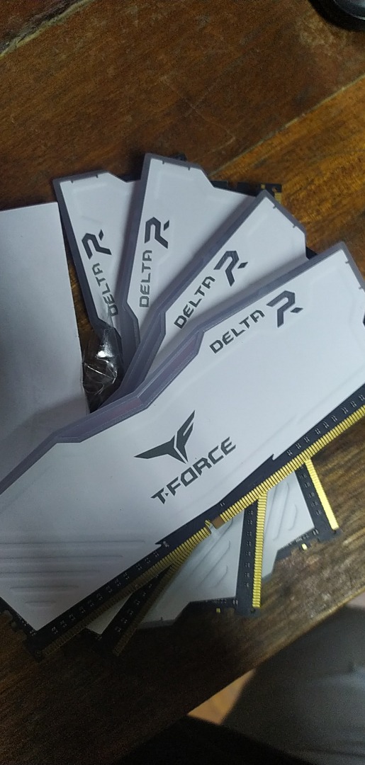 PC GAMING RAM - TForce Delta RGB White - DDR4 3600mhz CL18 - 4x8GB (Can ...
