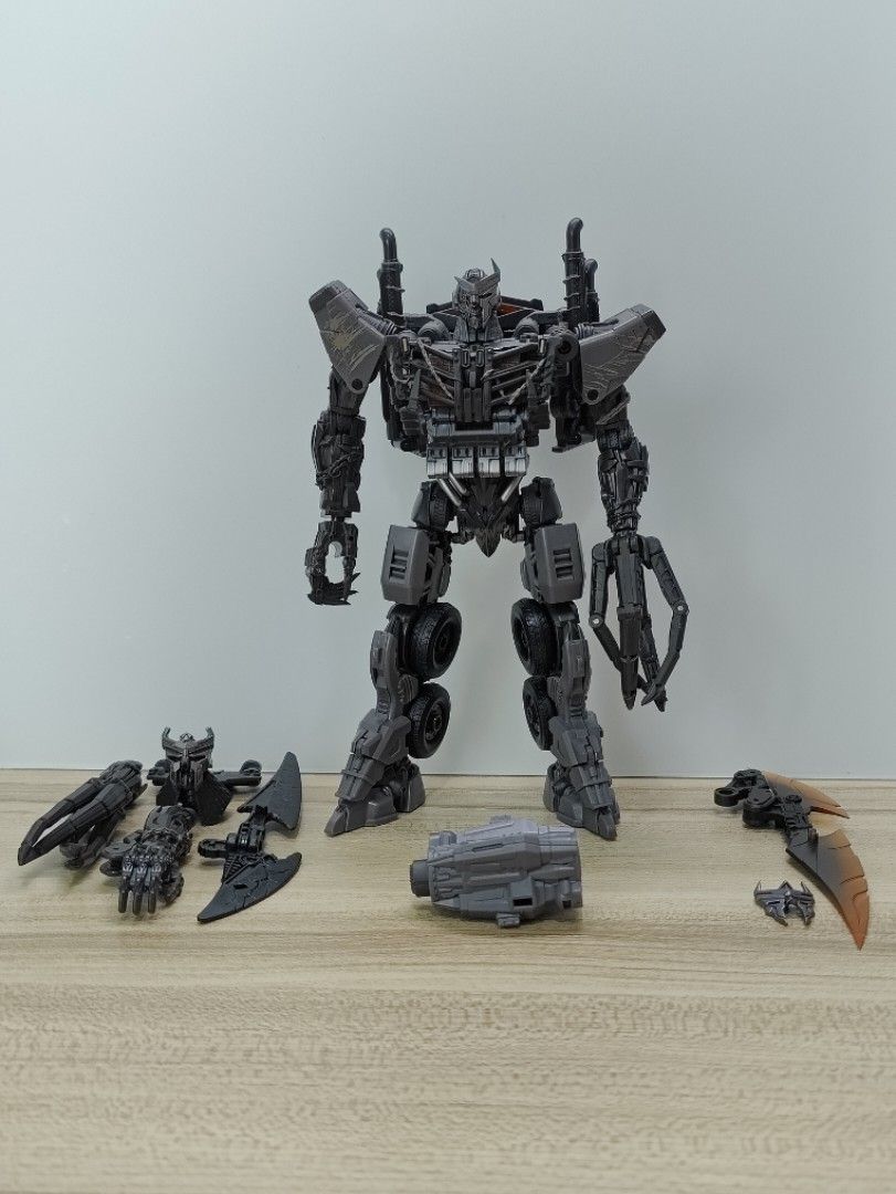Scourge + Upgrade kit (Transformers Studio Series 101 ROTB Leader Class ...