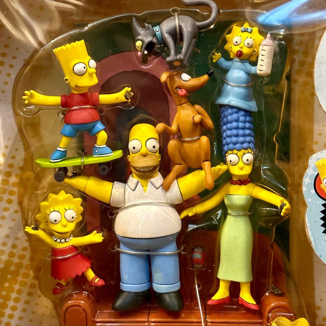 The Simpsons Figures in Couch Gag Deluxe Box Set by McFarlane Toys ...