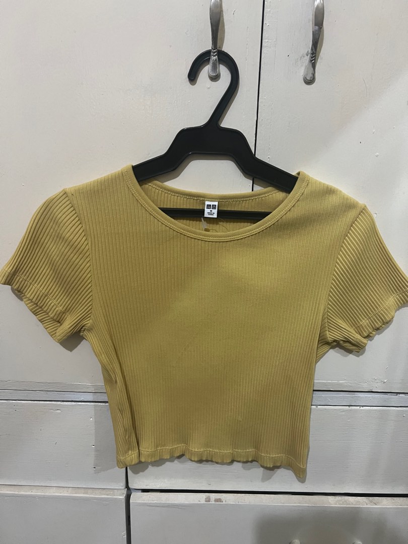 Uniqlo crop top, Women's Fashion, Tops, Shirts on Carousell