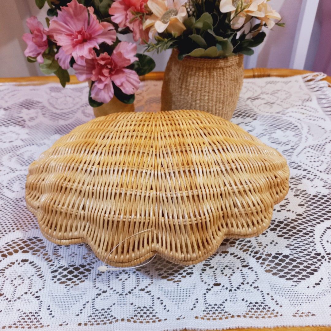 Wicker rattan clam shell clutch basket decor, Hobbies & Toys ...