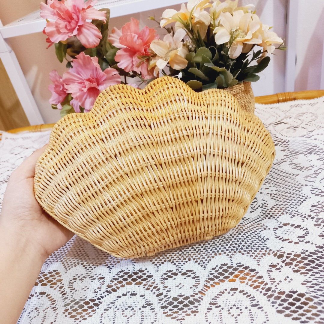 Wicker rattan clam shell clutch basket decor, Hobbies & Toys ...