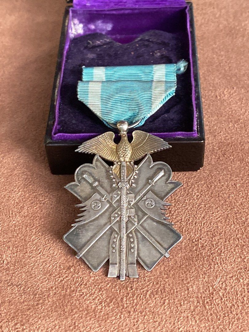 Antique Pure silver Japanese World War II SilverMedal Order of Golden ...