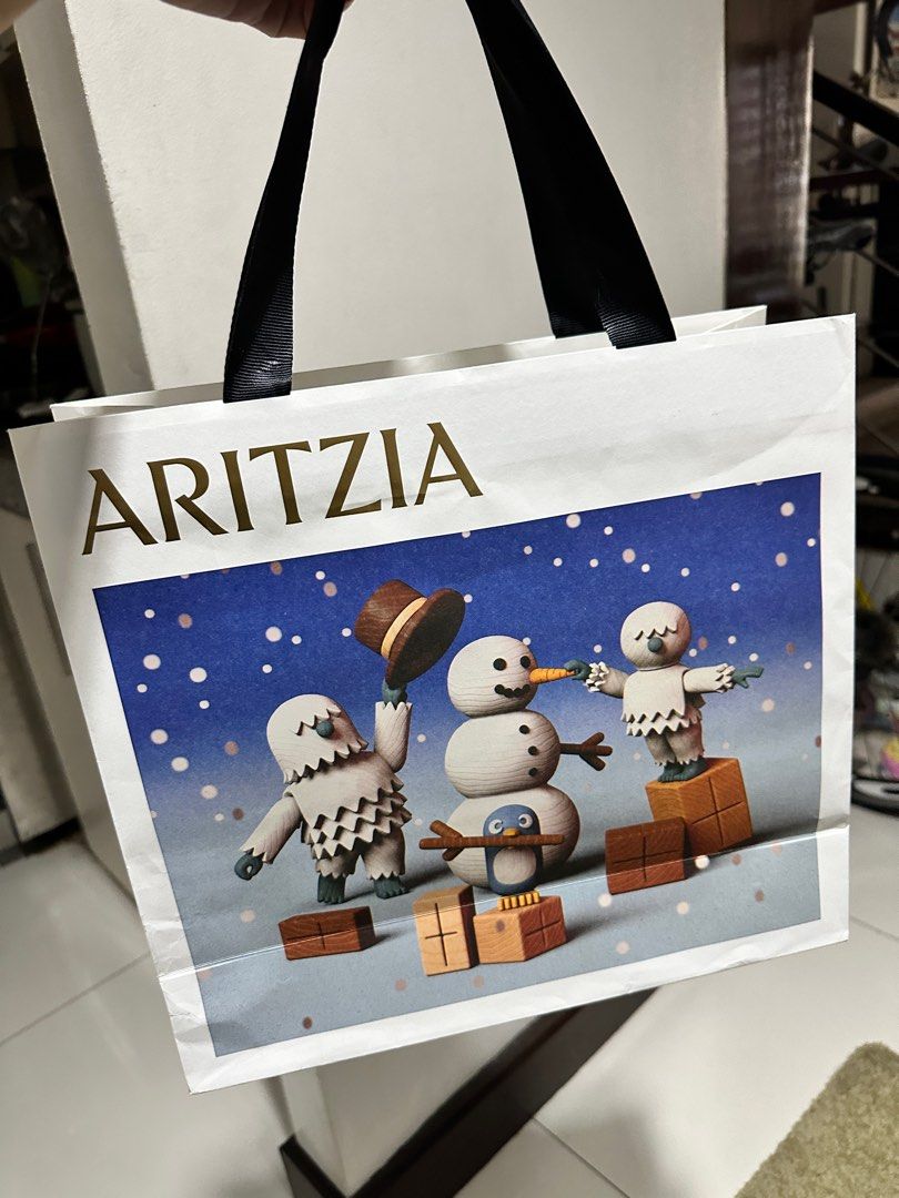 ARITZIA gift set: Aritzia New Lolo Mittens and Aritzia Snow Bunny ...