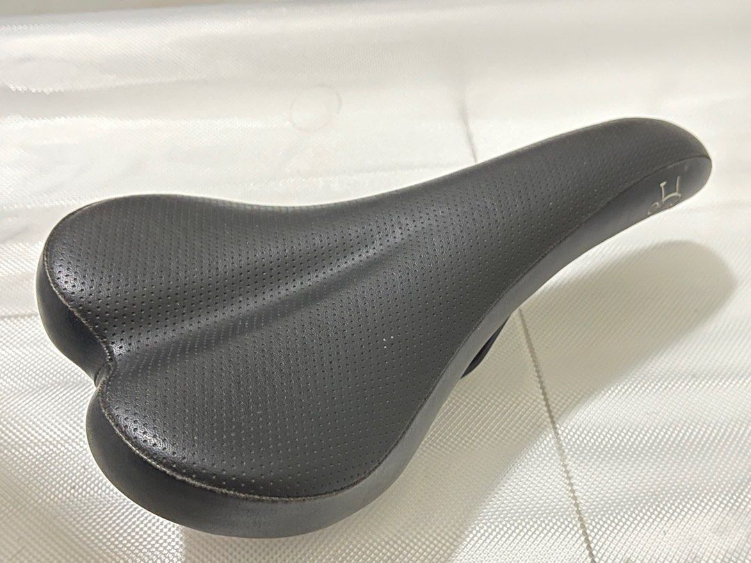 Brompton standard rail saddle, Sports Equipment, Bicycles & Parts ...