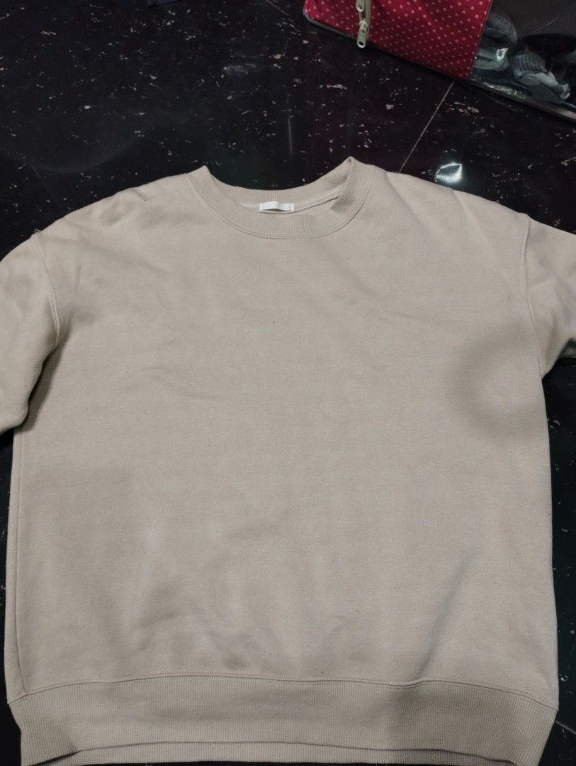 GU by Uni Qlo Crew neck pullover beige, Women's Fashion, Tops, Others ...