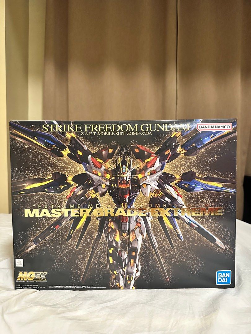 GUNDAM - 1/100 Strike Freedom Master Grade Extreme Model Kit MGEX ...