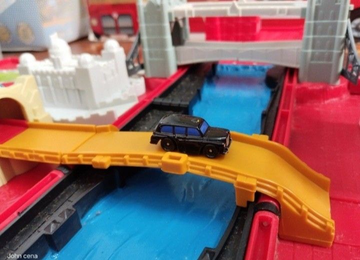 Hamleys London bus Transforming playset toy, Hobbies & Toys, Toys ...