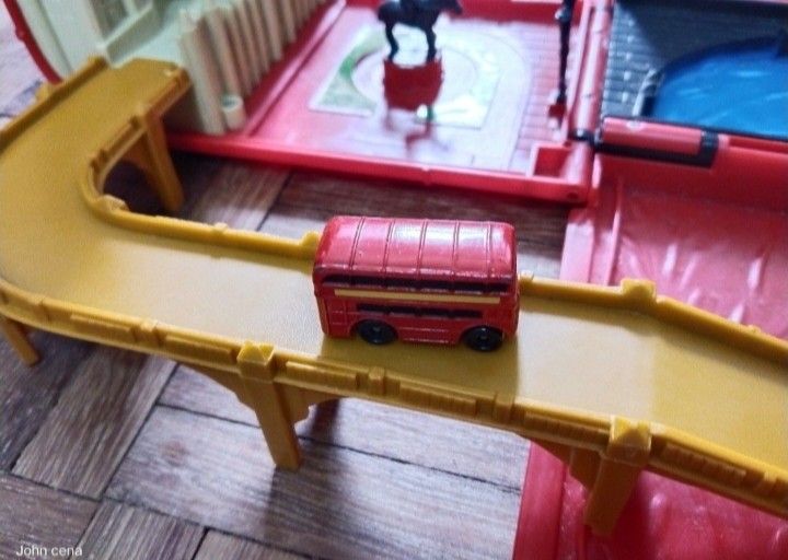 Hamleys London bus Transforming playset toy, Hobbies & Toys, Toys ...