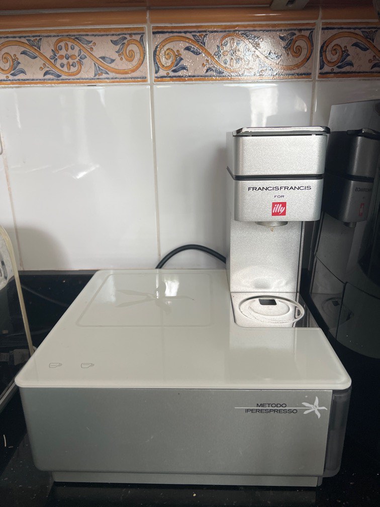 Illy Espresso Machine, TV & Home Appliances, Kitchen Appliances, Coffee ...