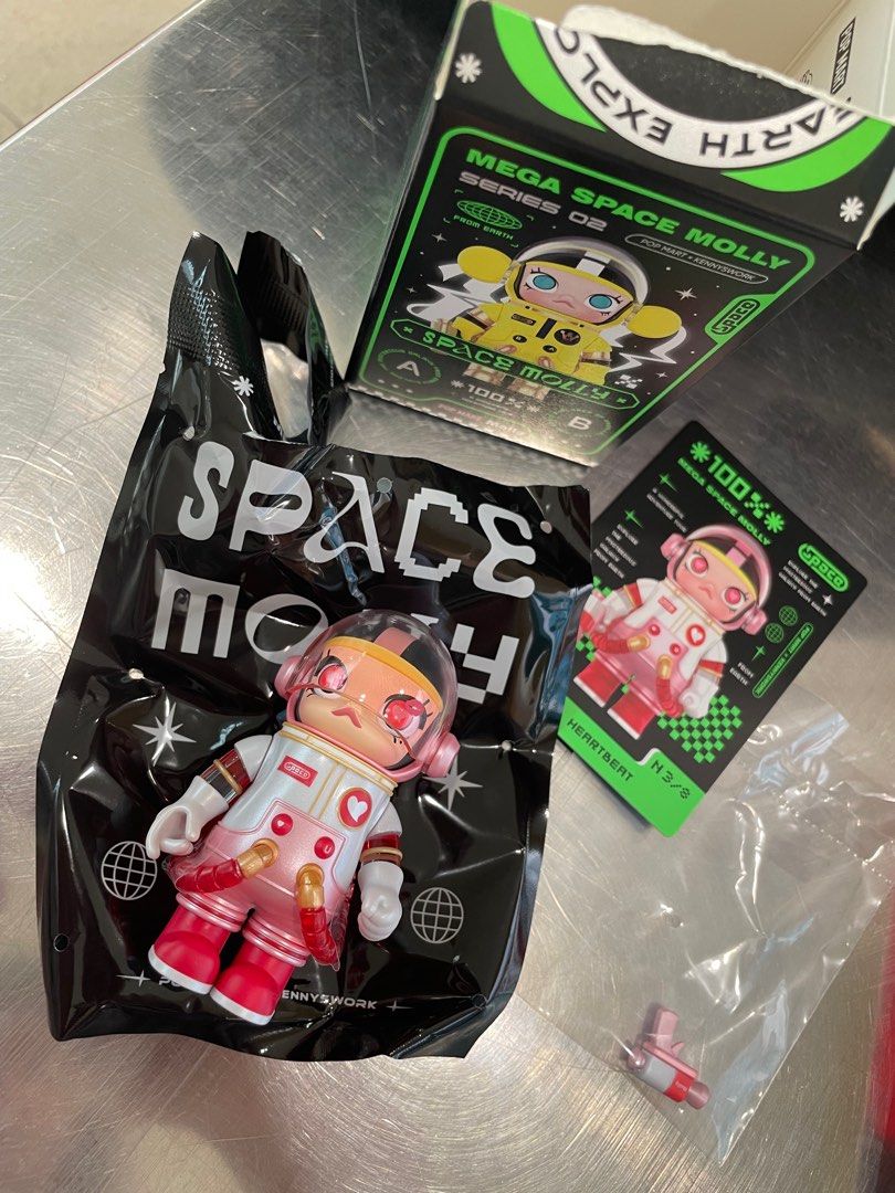 POP MART mega space molly, Hobbies & Toys, Toys & Games on Carousell