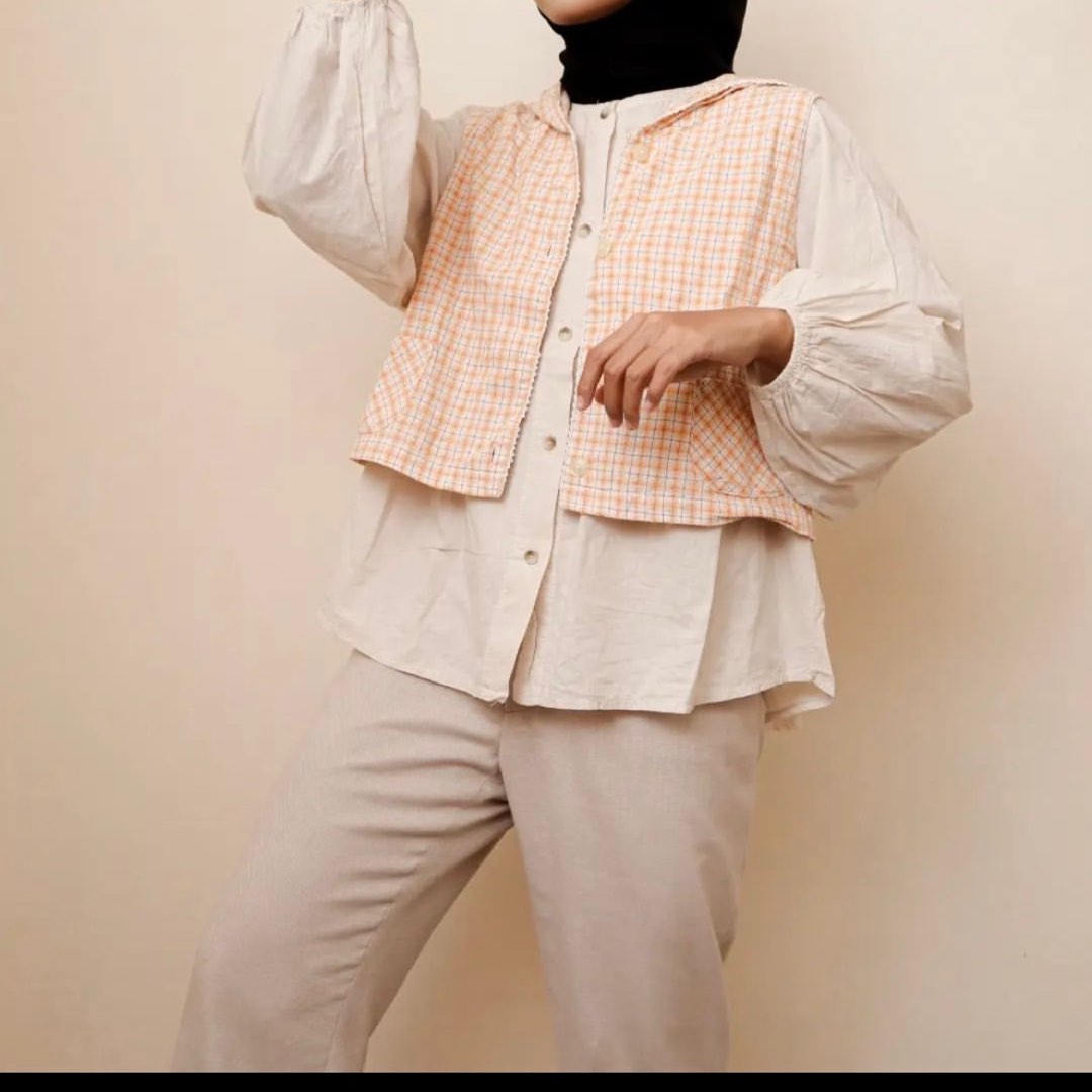 Rompi kuning kotak, Fesyen Wanita, Pakaian Wanita, Atasan di Carousell