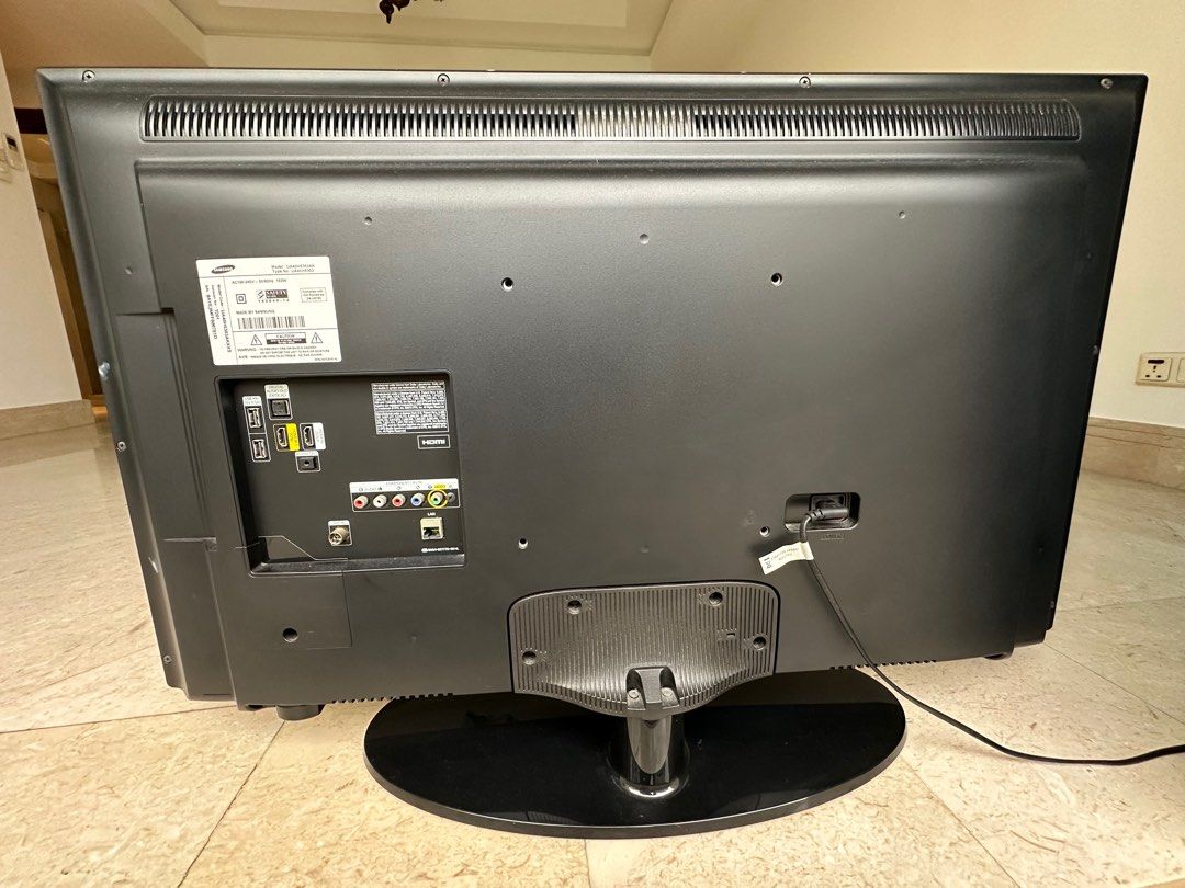 Samsung 40 inches TV, TV & Home Appliances, TV & Entertainment, TV on ...