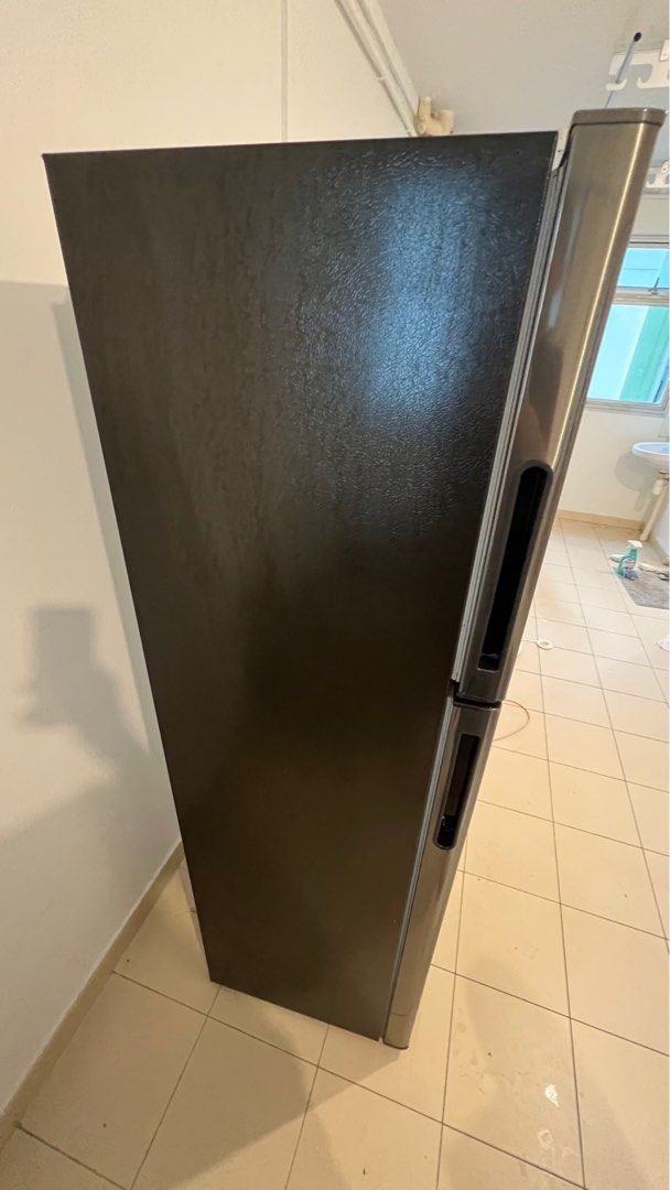 Sharp 2 door fridge / freezer 253L, TV & Home Appliances, Kitchen ...