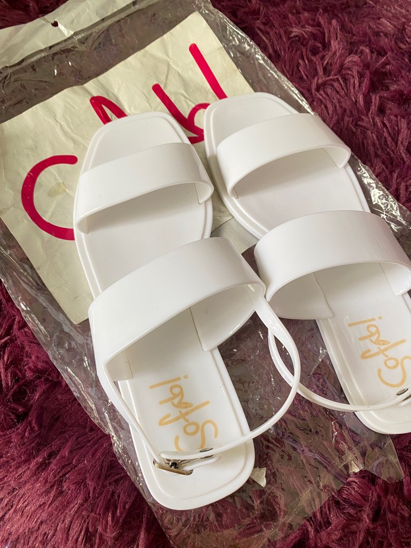 So Fab Sandals, Women's Fashion, Footwear, Flats & Sandals on Carousell