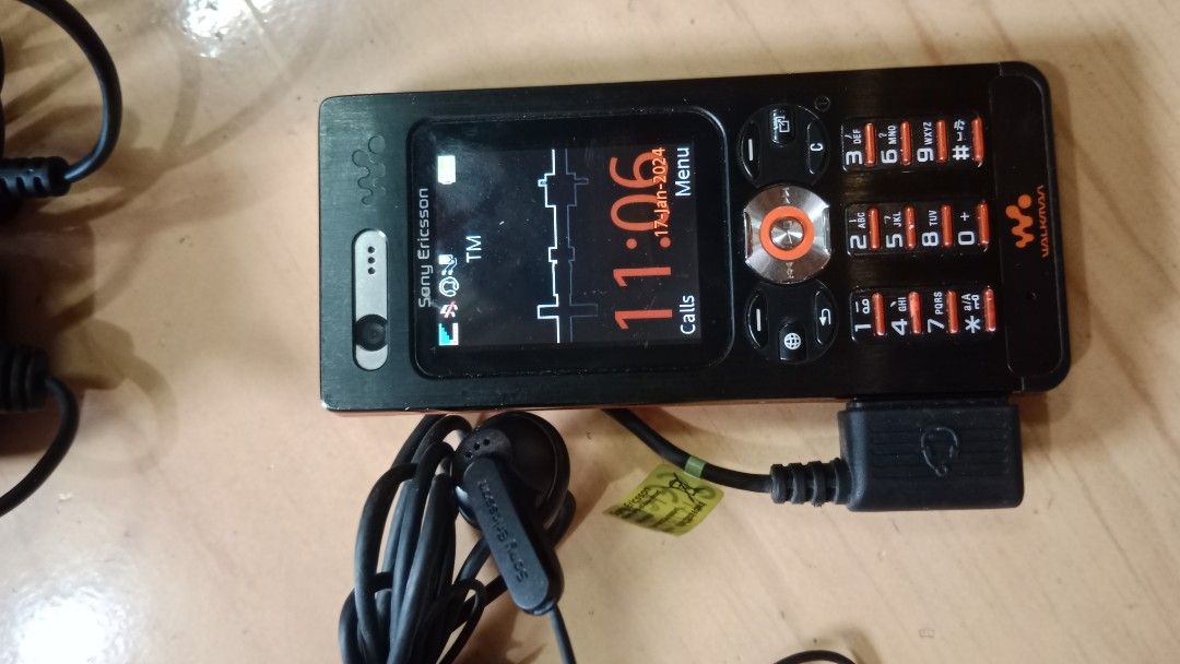 Sony Ericsson W880i Walkman Mobile Phone, Mobile Phones & Gadgets ...