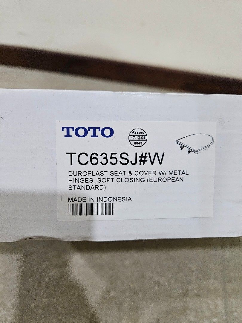TOTO Toilet seat cover, Furniture & Home Living, Bathroom & Kitchen Fixtures on Carousell