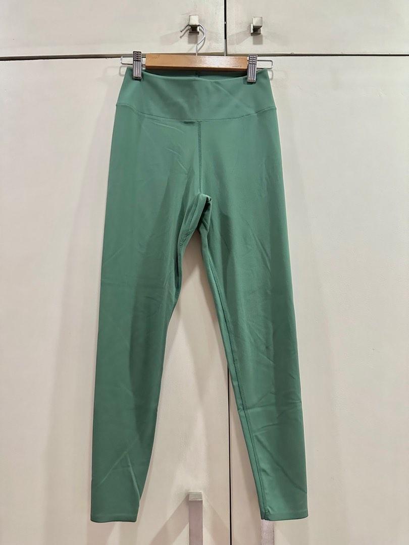 Uniqlo Airism moss green leggings, Women's Fashion, Activewear on Carousell