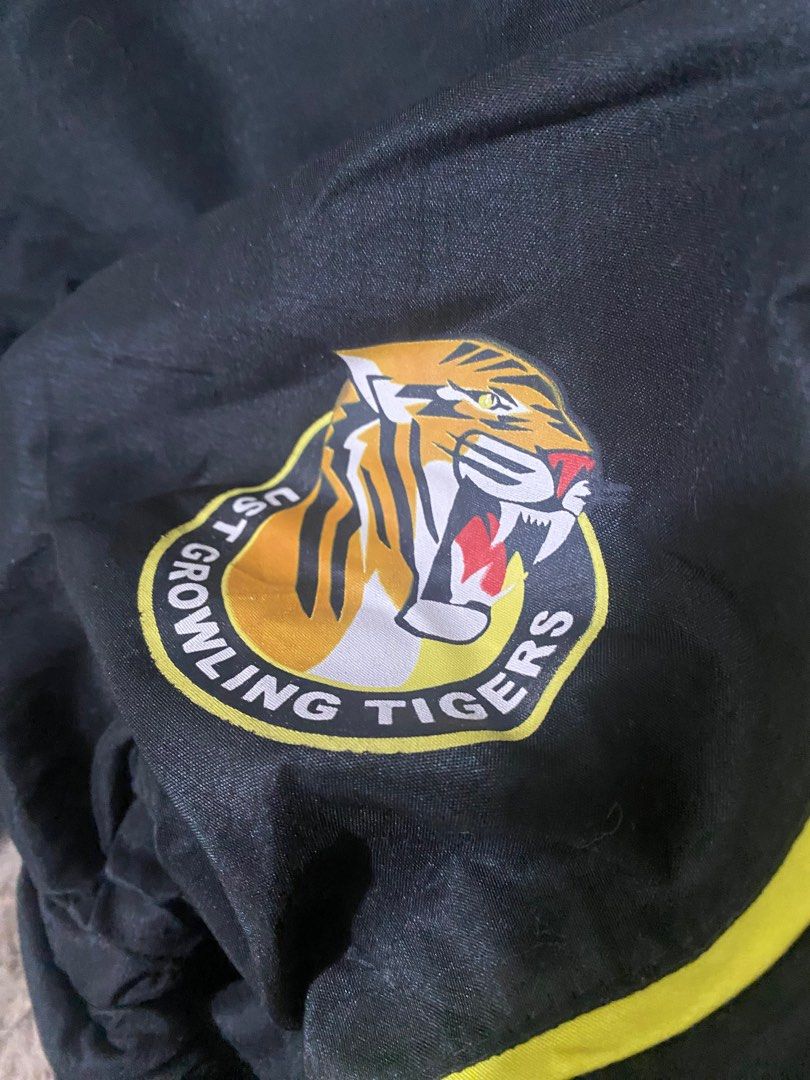 UST Path-Fit Uniform (PE), Men's Fashion, Activewear on Carousell