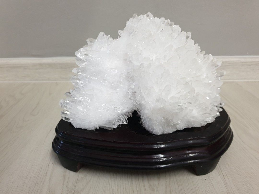 White crystal twin cluster dome, Hobbies & Toys, Memorabilia ...