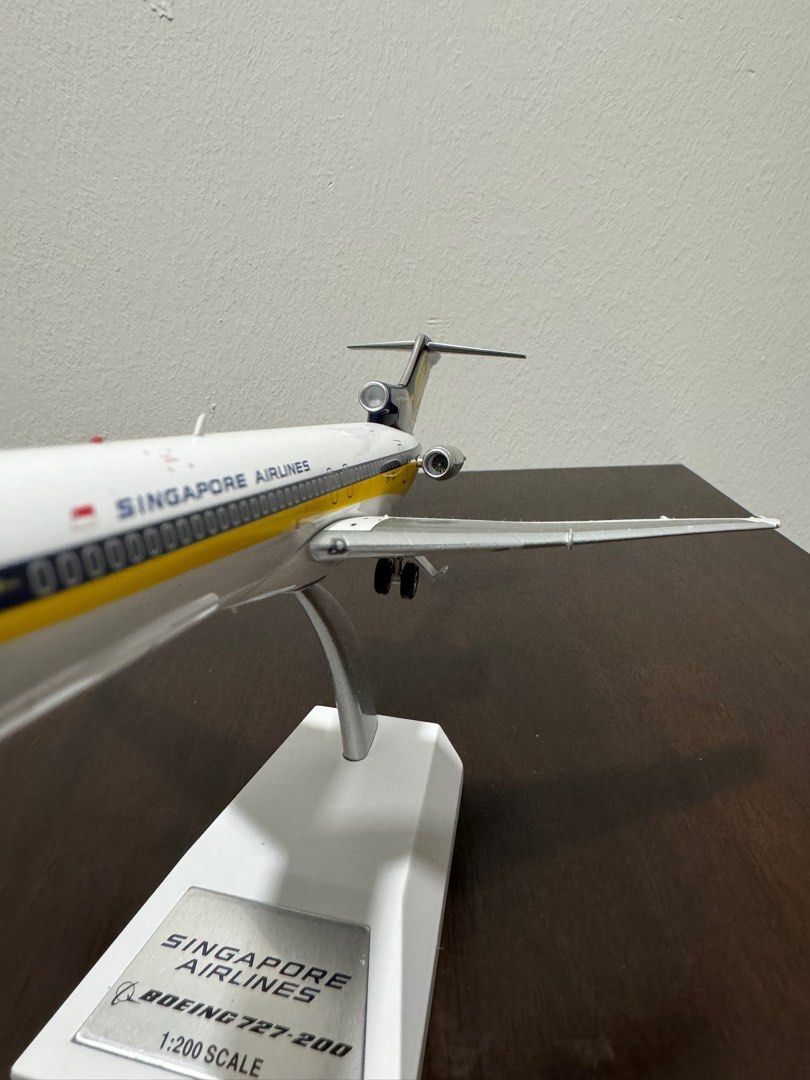 1/200 Singapore Airlines B727-200, Hobbies & Toys, Toys & Games on ...