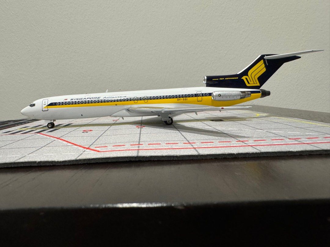 1/200 Singapore Airlines B727-200, Hobbies & Toys, Toys & Games on ...