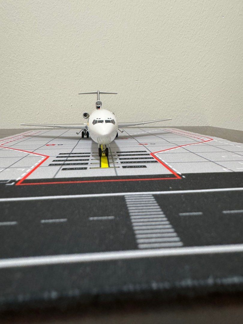 1/200 Singapore Airlines B727-200, Hobbies & Toys, Toys & Games on ...