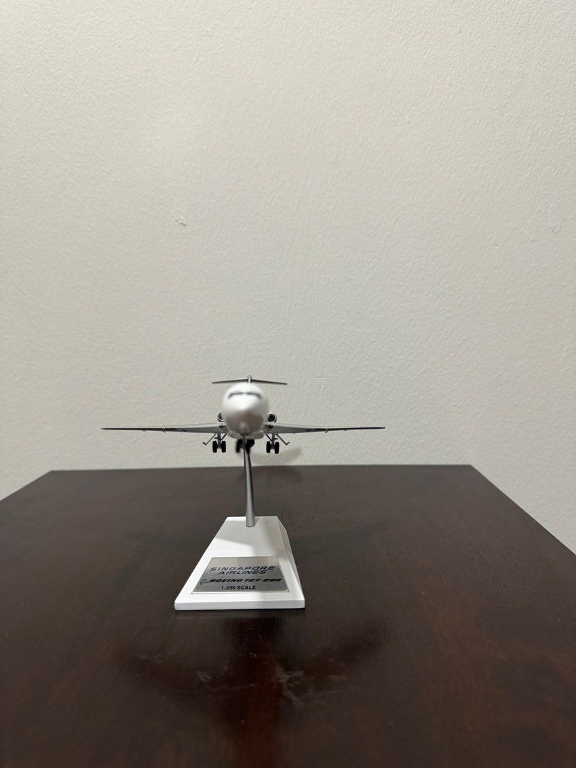 1/200 Singapore Airlines B727-200, Hobbies & Toys, Toys & Games on ...