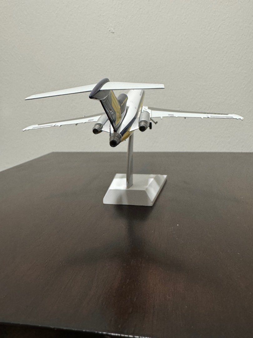 1/200 Singapore Airlines B727-200, Hobbies & Toys, Toys & Games on ...