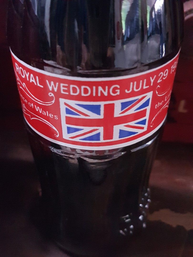 1981 ROYAL WEDDING Coca Cola Vintage Coke Commemorative SEALED Bottle Prince Charles Lady Diana ...